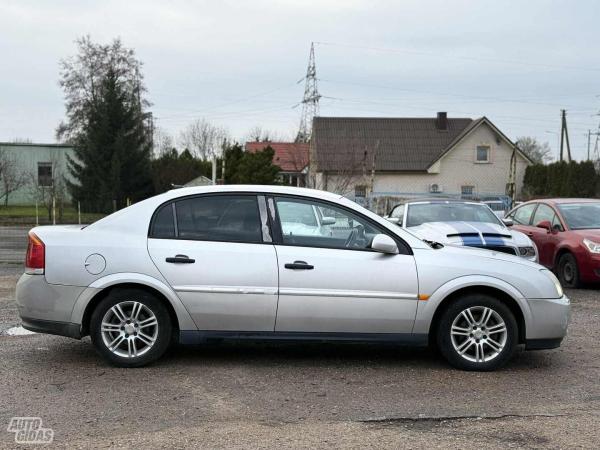 Grey Opel Vectra 2002 in Silute, with an engine capacity of 2.20 L and mileage of 349 thousand km for 500 €, photo 5 on AUTOMOTO.COM.LV
