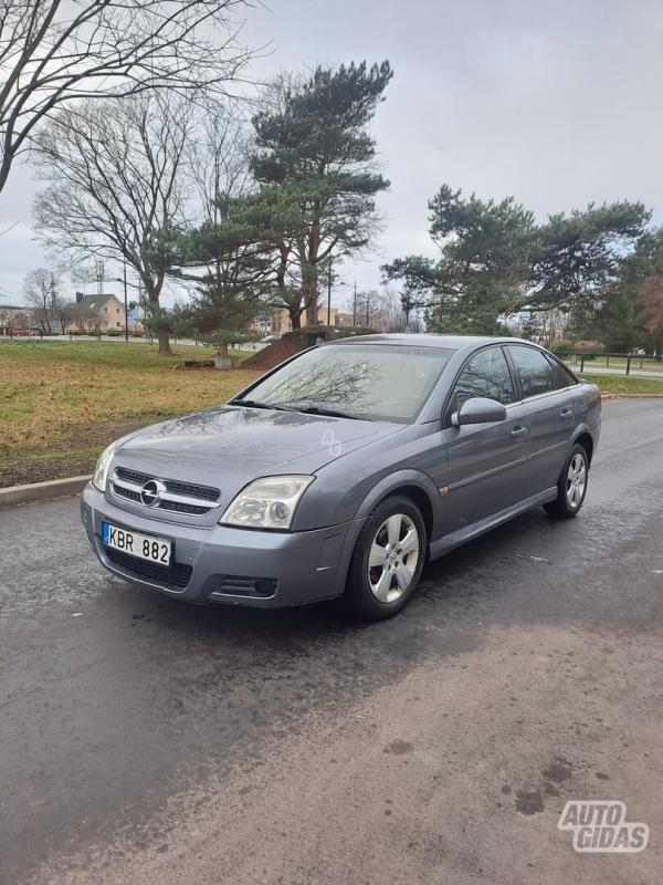 Grey Opel Vectra 2002 in Klaipeda, with an engine capacity of 2.20 L and mileage of 303 thousand km for 800 €, photo 1 on AUTOMOTO.COM.LV