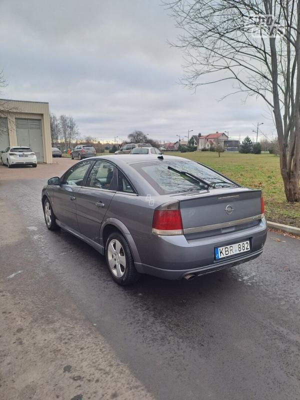 Grey Opel Vectra 2002 in Klaipeda, with an engine capacity of 2.20 L and mileage of 303 thousand km for 800 €, photo 2 on AUTOMOTO.COM.LV