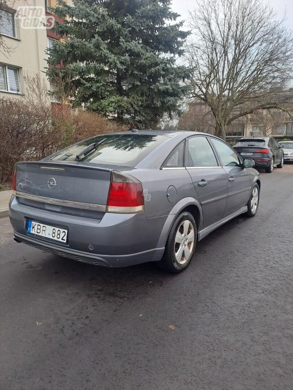 Grey Opel Vectra 2002 in Klaipeda, with an engine capacity of 2.20 L and mileage of 303 thousand km for 800 €, photo 3 on AUTOMOTO.COM.LV