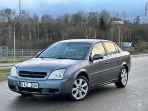 Grey Opel Vectra 2002 in Vilnius, with an engine capacity of 2.17 L and mileage of 300 thousand km for 499 €, photo  on AUTOMOTO.COM.LV