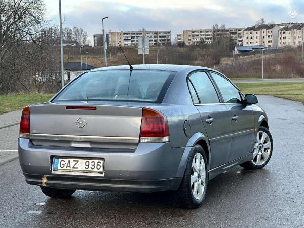 Grey Opel Vectra 2002 in Vilnius, with an engine capacity of 2.17 L and mileage of 300 thousand km for 499 €, photo 7 on AUTOMOTO.COM.LV
