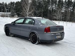 Grey Opel Vectra 2002 in Vilnius, with an engine capacity of 2.20 L and mileage of 342 thousand km for 600 €, photo 2 on AUTOMOTO.COM.LV
