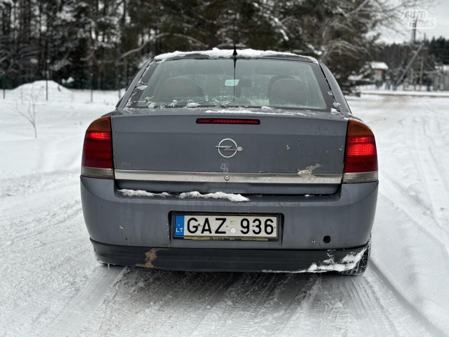 Grey Opel Vectra 2002 in Vilnius, with an engine capacity of 2.20 L and mileage of 342 thousand km for 600 €, photo 3 on AUTOMOTO.COM.LV