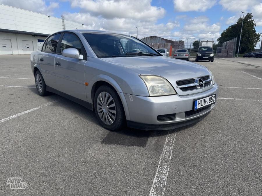 Grey Opel Vectra 2002 in Klaipeda, with an engine capacity of 2.20 L and mileage of 301 thousand km for 1450 €, photo 1 on AUTOMOTO.COM.LV