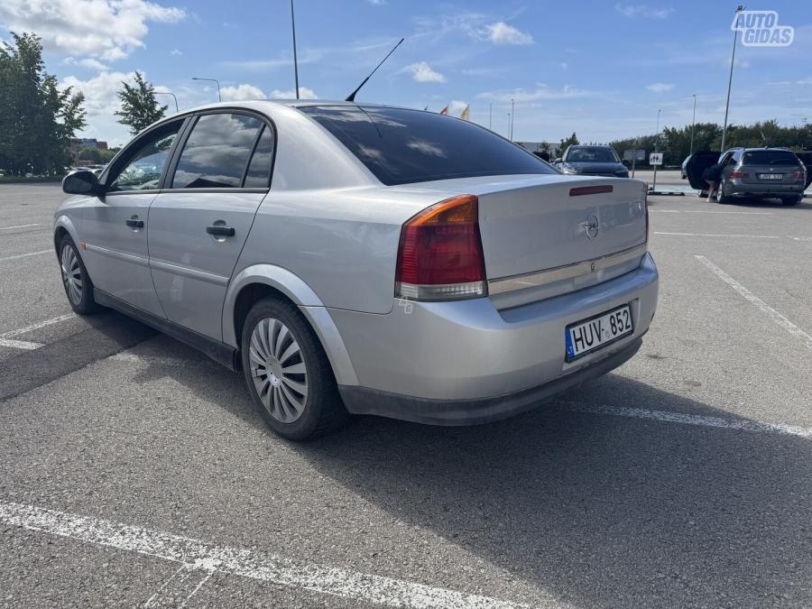 Grey Opel Vectra 2002 in Klaipeda, with an engine capacity of 2.20 L and mileage of 301 thousand km for 1450 €, photo 7 on AUTOMOTO.COM.LV