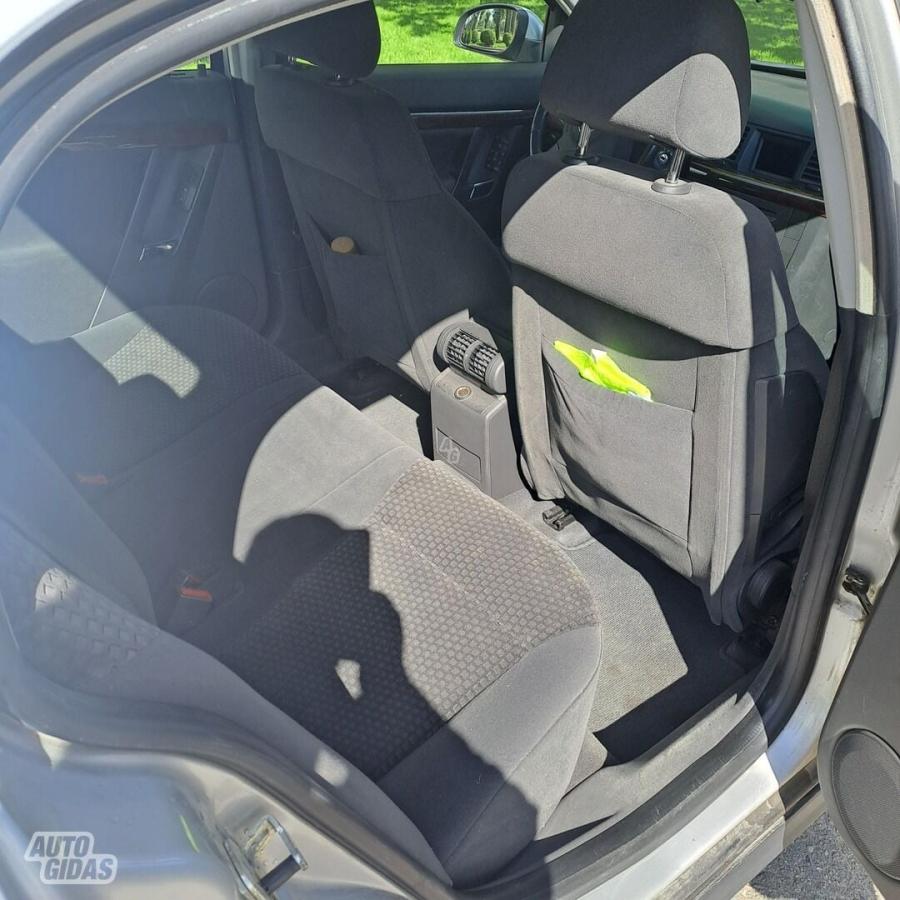Grey Opel Vectra 2002 in Vilkaviskis, with an engine capacity of 1.80 L and mileage of 328 thousand km for 1250 €, photo 5 on AUTOMOTO.COM.LV