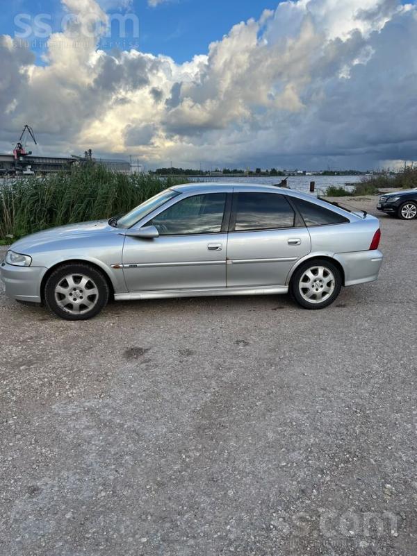 Grey Opel Vectra 2002 in Riga, with an engine capacity of 2.00 L and mileage of 219 thousand km for 1200 €, photo 2 on AUTOMOTO.COM.LV