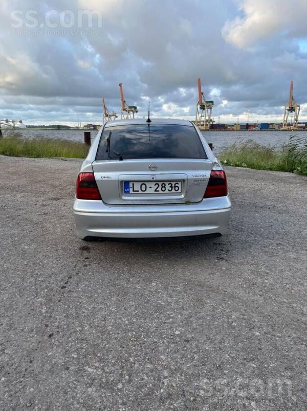Grey Opel Vectra 2002 in Riga, with an engine capacity of 2.00 L and mileage of 219 thousand km for 1200 €, photo 3 on AUTOMOTO.COM.LV
