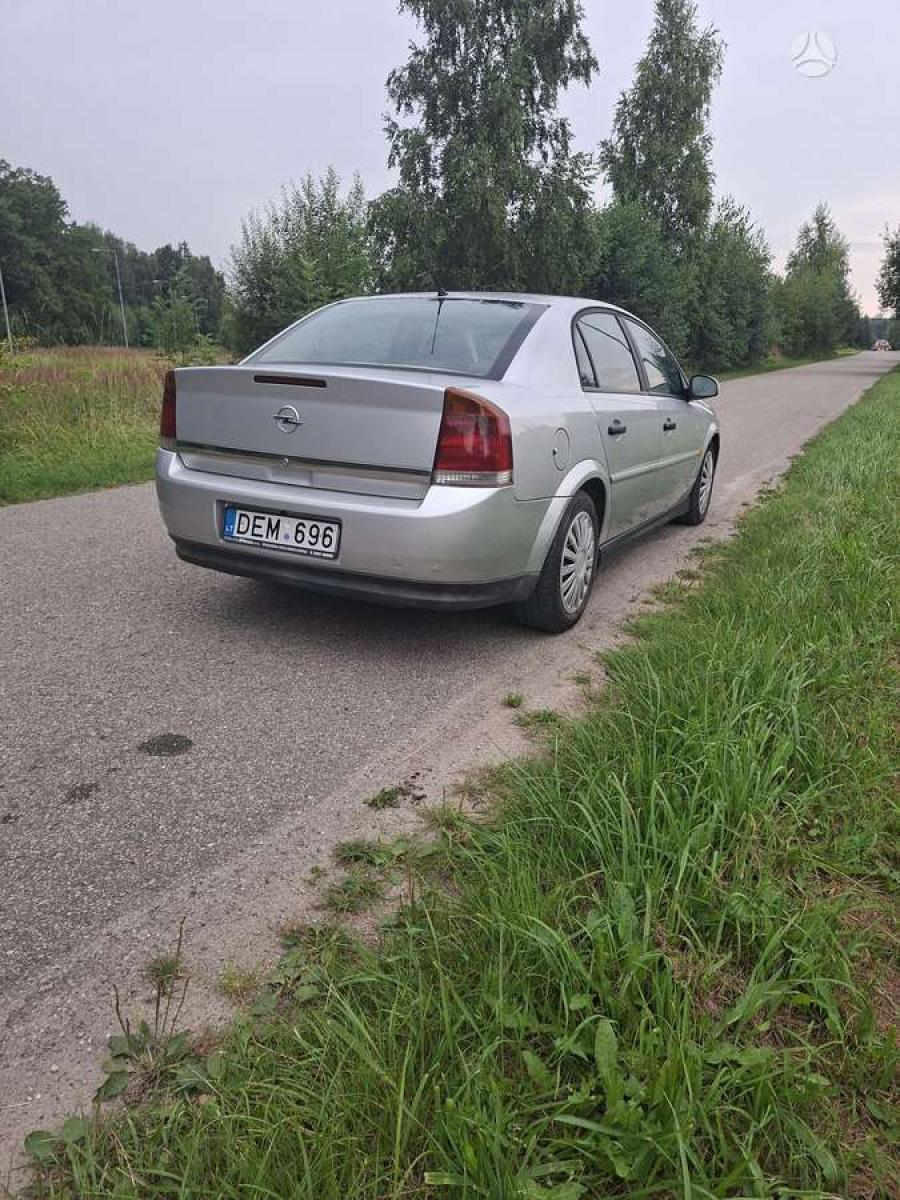 Grey Opel Vectra 2002 in Kaisiadorys, with an engine capacity of 2.20 L and mileage of 305 thousand km for 450 €, photo 4 on AUTOMOTO.COM.LV