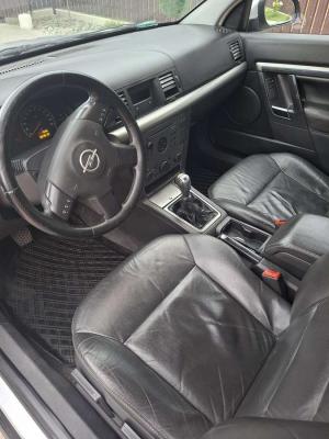 Grey Opel Vectra 2002 in Kaisiadorys, with an engine capacity of 2.20 L and mileage of 305 thousand km for 450 €, photo 8 on AUTOMOTO.COM.LV