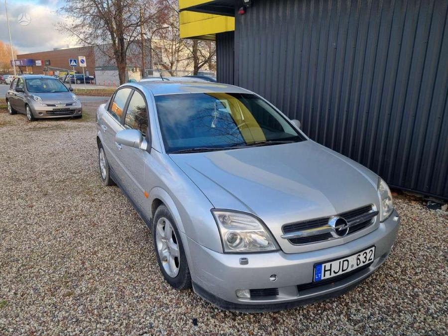 Grey Opel Vectra 2003 in Kaunas, with an engine capacity of 2.20 L and mileage of 306 thousand km for 850 €, photo 1 on AUTOMOTO.COM.LV
