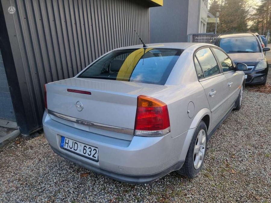 Grey Opel Vectra 2003 in Kaunas, with an engine capacity of 2.20 L and mileage of 306 thousand km for 850 €, photo 2 on AUTOMOTO.COM.LV
