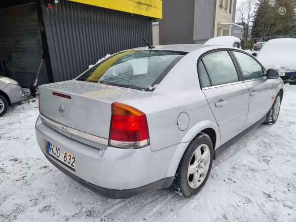 Grey Opel Vectra 2003 in Kaunas, with an engine capacity of 2.20 L and mileage of 306 thousand km for 850 €, photo 2 on AUTOMOTO.COM.LV