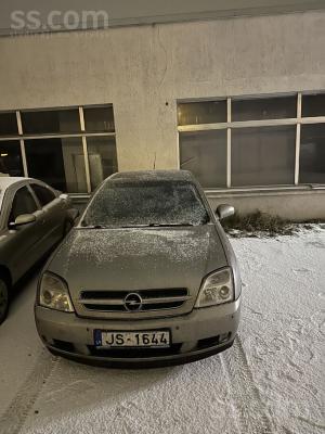 Grey Opel Vectra 2003 in Riga, with an engine capacity of 2.20 L and mileage of 299 thousand km for 450 €, photo 2 on AUTOMOTO.COM.LV