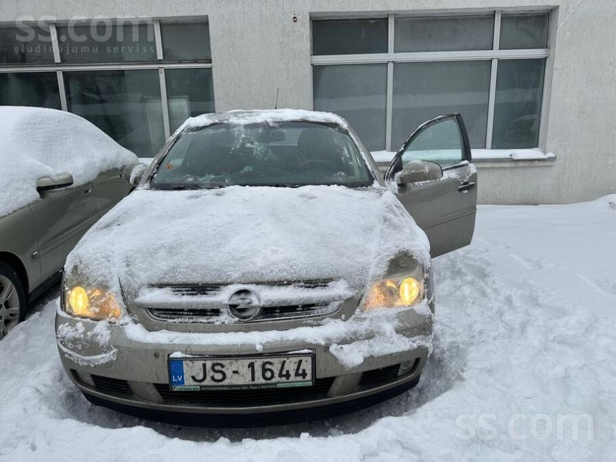 Grey Opel Vectra 2003 in Riga, with an engine capacity of 2.20 L and mileage of 299 thousand km for 450 €, photo 3 on AUTOMOTO.COM.LV