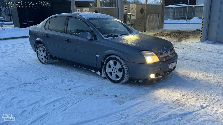 Grey Opel Vectra 2003 in Vilnius, with an engine capacity of 2.20 L and mileage of 300 thousand km for 950 €, photo 3 on AUTOMOTO.COM.LV
