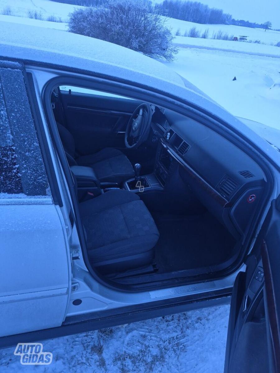 Pelēks Opel Vectra 2003 Kelmė, ar dzinēja tilpumu 2.20 L un nobraukumu 360 tūkst. km par 300 €, foto 5 vietnē AUTOMOTO.COM.LV
