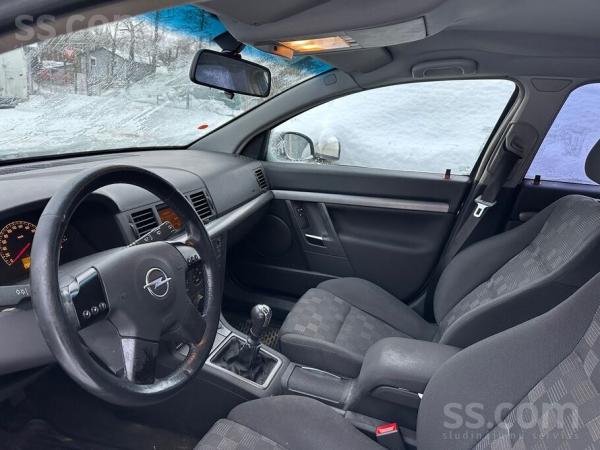 Pelēks Opel Vectra 2003 Rīga, ar dzinēja tilpumu 2.20 L un nobraukumu 299 tūkst. km par 400 €, foto 7 vietnē AUTOMOTO.COM.LV