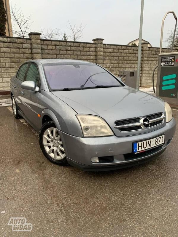 Grey Opel Vectra 2003 in Vilnius, with an engine capacity of 2.20 L and mileage of 280 thousand km for 999 €, photo 2 on AUTOMOTO.COM.LV