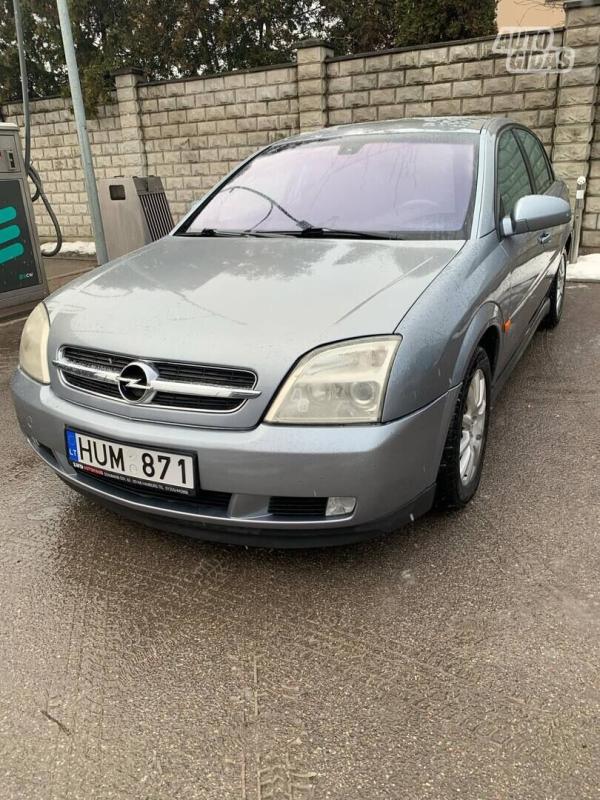 Grey Opel Vectra 2003 in Vilnius, with an engine capacity of 2.20 L and mileage of 280 thousand km for 999 €, photo 4 on AUTOMOTO.COM.LV