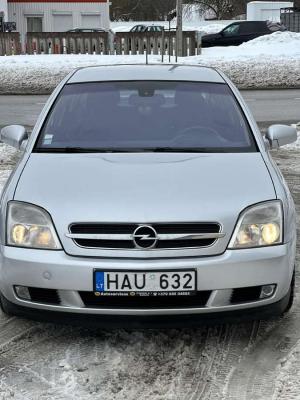 Grey Opel Vectra 2003 in Siauliai, with an engine capacity of 2.17 L and mileage of 270 thousand km for 1450 €, photo 5 on AUTOMOTO.COM.LV