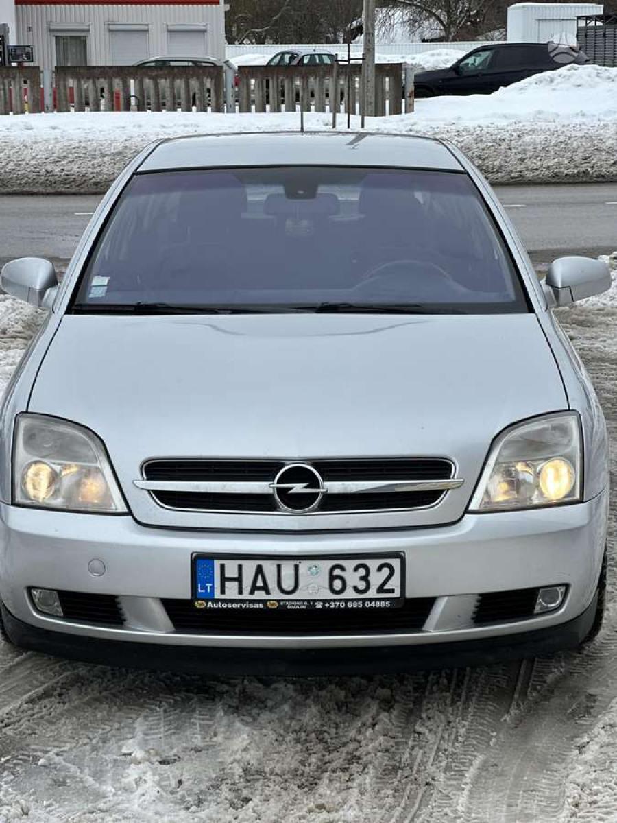 Grey Opel Vectra 2003 in Siauliai, with an engine capacity of 2.17 L and mileage of 270 thousand km for 1450 €, photo 5 on AUTOMOTO.COM.LV