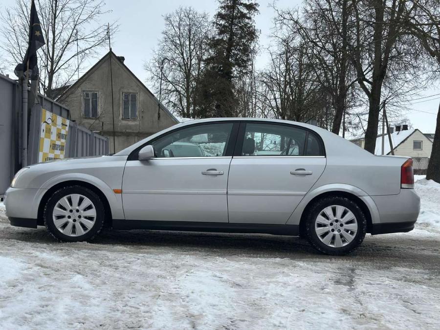 Grey Opel Vectra 2003 in Siauliai, with an engine capacity of 2.17 L and mileage of 270 thousand km for 1450 €, photo 7 on AUTOMOTO.COM.LV
