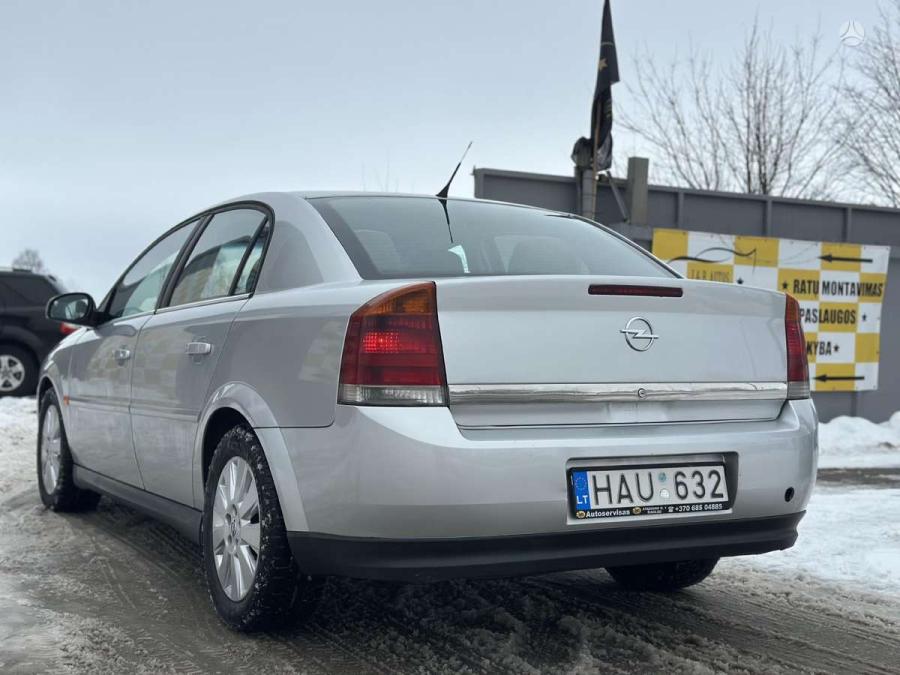 Grey Opel Vectra 2003 in Siauliai, with an engine capacity of 2.17 L and mileage of 270 thousand km for 1450 €, photo 9 on AUTOMOTO.COM.LV