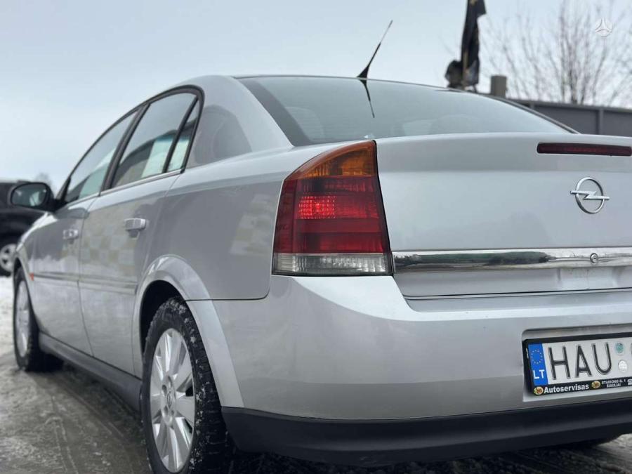 Grey Opel Vectra 2003 in Siauliai, with an engine capacity of 2.17 L and mileage of 270 thousand km for 1450 €, photo 13 on AUTOMOTO.COM.LV
