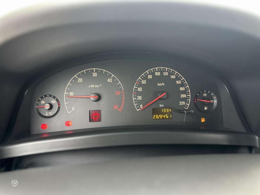 Grey Opel Vectra 2003 in Siauliai, with an engine capacity of 2.17 L and mileage of 270 thousand km for 1450 €, photo 20 on AUTOMOTO.COM.LV