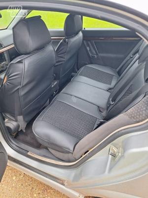 Grey Opel Vectra 2003 in Vilnius, with an engine capacity of 1.80 L and mileage of 287 thousand km for 520 €, photo 8 on AUTOMOTO.COM.LV