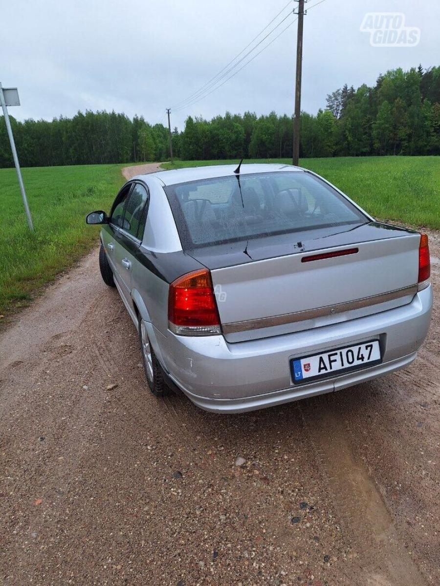 Grey Opel Vectra 2003 in Vilnius, with an engine capacity of 1.80 L and mileage of 287 thousand km for 520 €, photo 14 on AUTOMOTO.COM.LV