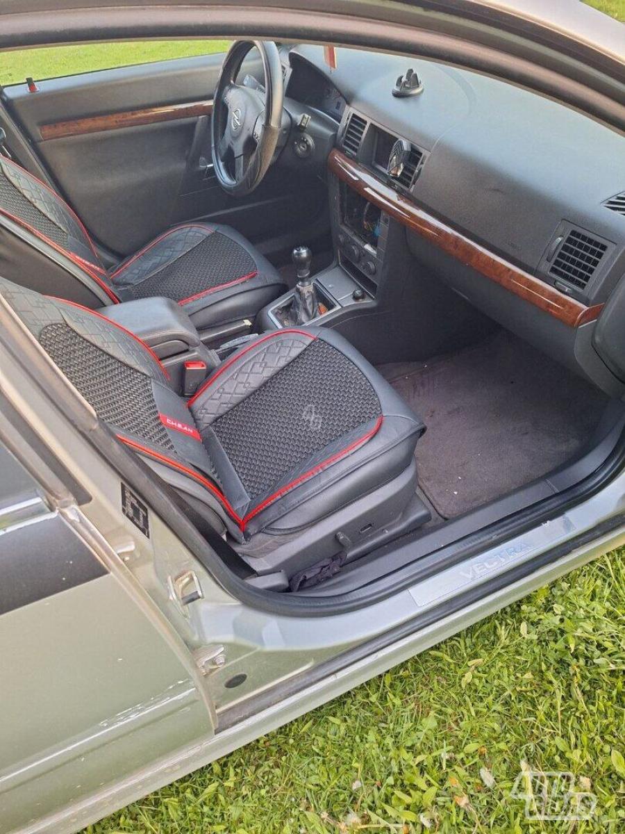 Grey Opel Vectra 2003 in Vilnius, with an engine capacity of 1.80 L and mileage of 287 thousand km for 520 €, photo 20 on AUTOMOTO.COM.LV