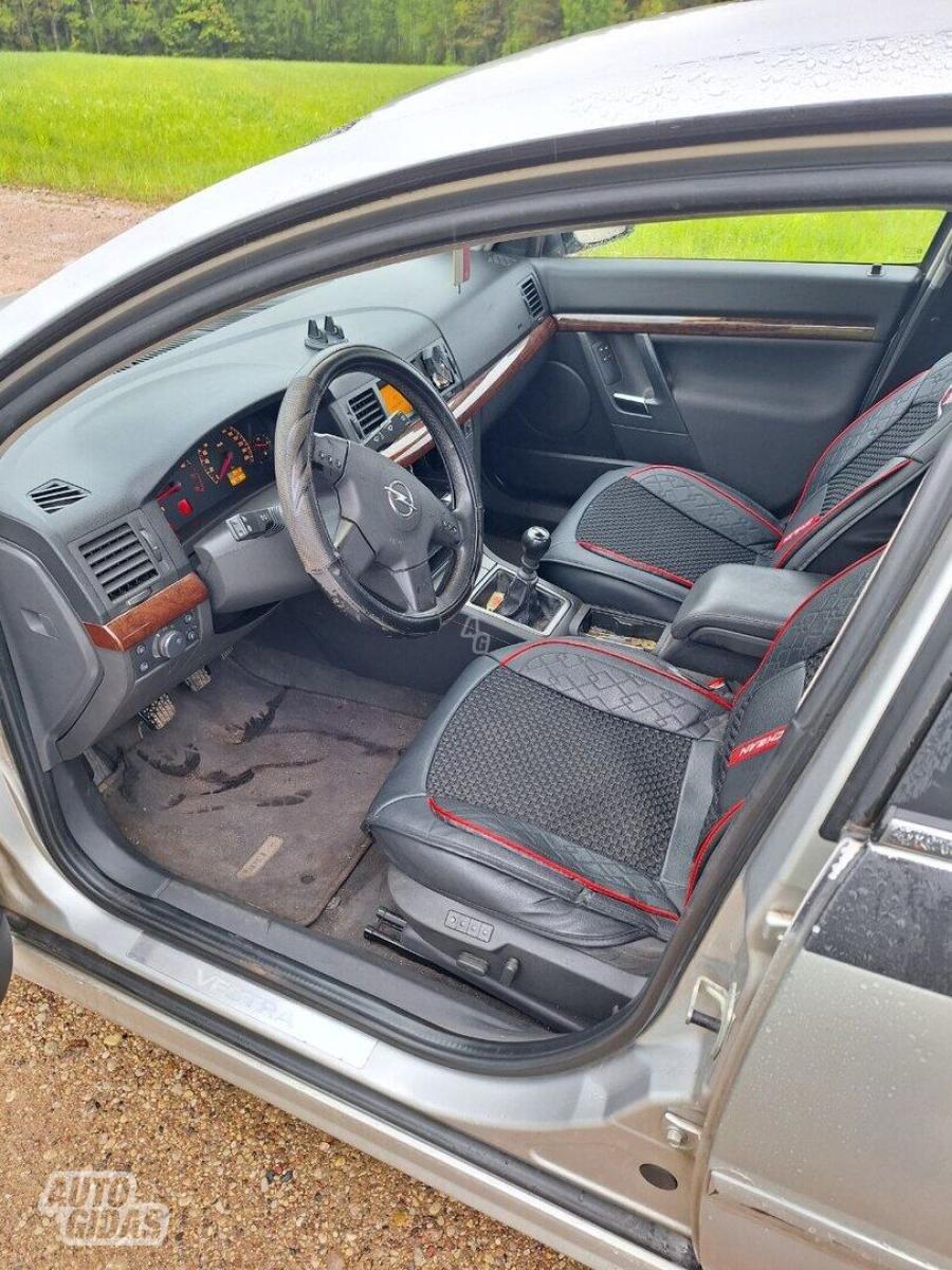 Grey Opel Vectra 2003 in Vilnius, with an engine capacity of 1.80 L and mileage of 287 thousand km for 520 €, photo 21 on AUTOMOTO.COM.LV
