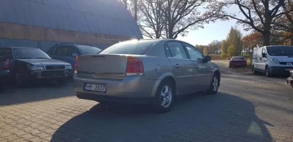 Grey Opel Vectra 2003 in Valmiera, with an engine capacity of 2.20 L and mileage of 347 thousand km for 1150 €, photo 3 on AUTOMOTO.COM.LV