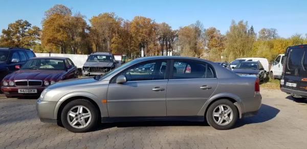 Grey Opel Vectra 2003 in Valmiera, with an engine capacity of 2.20 L and mileage of 347 thousand km for 1150 €, photo 6 on AUTOMOTO.COM.LV