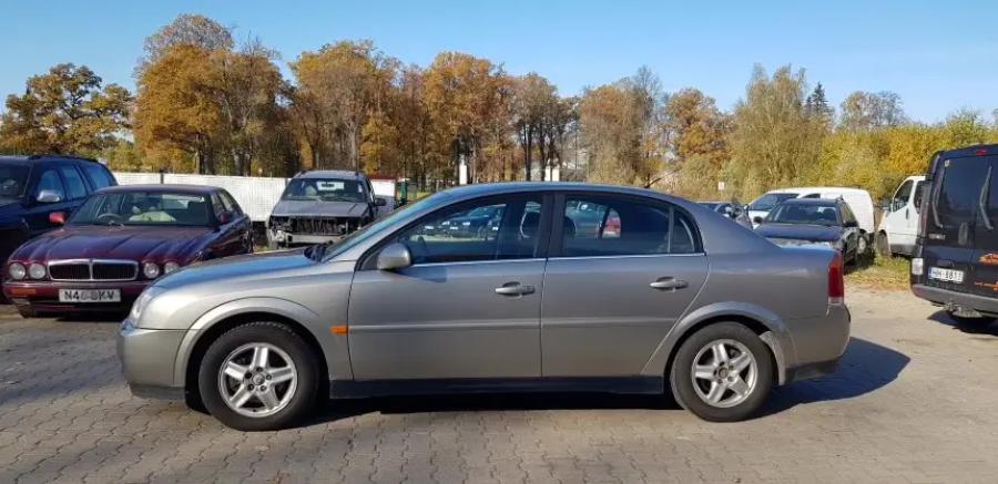 Grey Opel Vectra 2003 in Valmiera, with an engine capacity of 2.20 L and mileage of 347 thousand km for 1150 €, photo 7 on AUTOMOTO.COM.LV