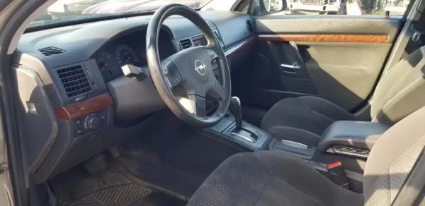 Grey Opel Vectra 2003 in Valmiera, with an engine capacity of 2.20 L and mileage of 347 thousand km for 1150 €, photo 10 on AUTOMOTO.COM.LV