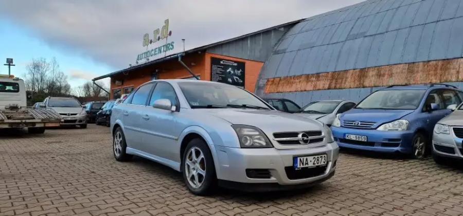 Grey Opel Vectra 2003 in Valmiera, with an engine capacity of 3.00 L and mileage of 435 thousand km for 1250 €, photo 1 on AUTOMOTO.COM.LV