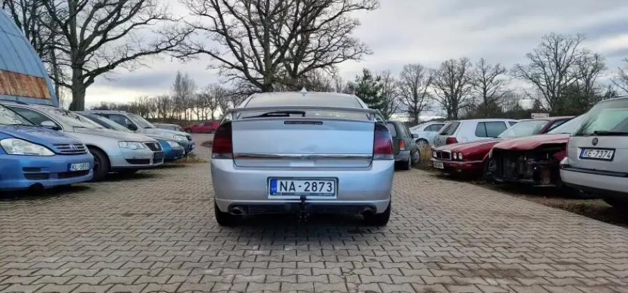 Grey Opel Vectra 2003 in Valmiera, with an engine capacity of 3.00 L and mileage of 435 thousand km for 1250 €, photo 5 on AUTOMOTO.COM.LV