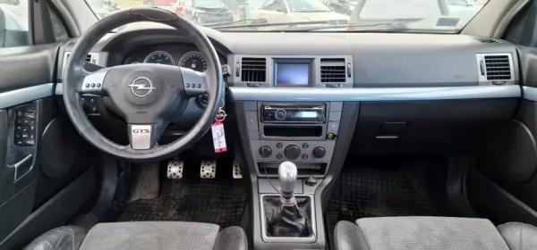 Grey Opel Vectra 2003 in Valmiera, with an engine capacity of 3.00 L and mileage of 435 thousand km for 1250 €, photo 9 on AUTOMOTO.COM.LV