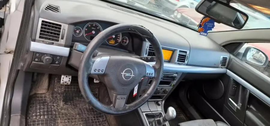 Grey Opel Vectra 2003 in Valmiera, with an engine capacity of 3.00 L and mileage of 435 thousand km for 1250 €, photo 11 on AUTOMOTO.COM.LV