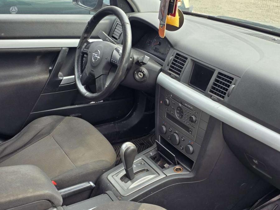 Pelēks Opel Vectra 2003 Šauļi, ar dzinēja tilpumu 2.20 L un nobraukumu 235 tūkst. km par 250 €, foto 7 vietnē AUTOMOTO.COM.LV