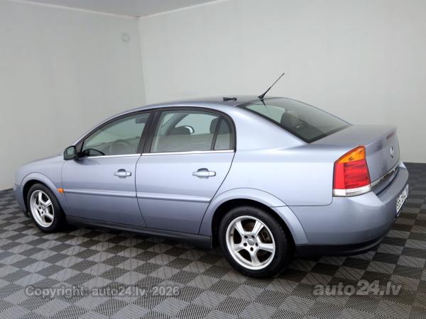 Grey Opel Vectra 2003 in Tallinn, with an engine capacity of 2.20 L and mileage of 287 thousand km for 999 €, photo 4 on AUTOMOTO.COM.LV