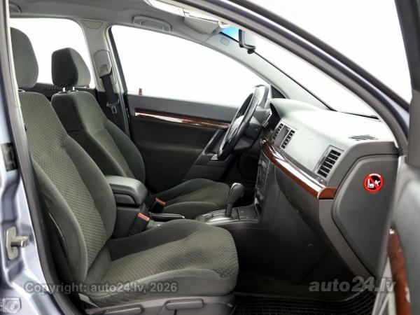 Grey Opel Vectra 2003 in Tallinn, with an engine capacity of 2.20 L and mileage of 287 thousand km for 999 €, photo 6 on AUTOMOTO.COM.LV