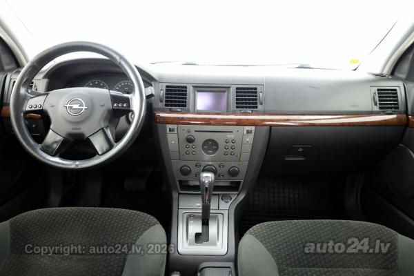 Grey Opel Vectra 2003 in Tallinn, with an engine capacity of 2.20 L and mileage of 287 thousand km for 999 €, photo 5 on AUTOMOTO.COM.LV