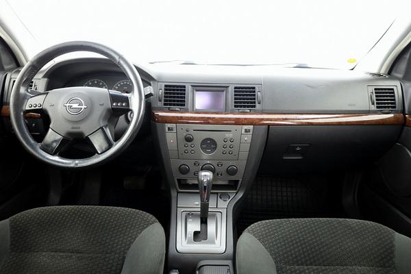 Grey Opel Vectra 2003 in Tallinn, with an engine capacity of 2.20 L and mileage of 287 thousand km for 999 €, photo 5 on AUTOMOTO.COM.LV