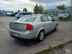 Grey Opel Vectra 2003 in Siauliai, with an engine capacity of 2.20 L and mileage of 225 thousand km for 850 €, photo 4 on AUTOMOTO.COM.LV