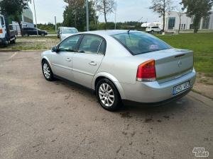 Grey Opel Vectra 2003 in Siauliai, with an engine capacity of 2.20 L and mileage of 225 thousand km for 850 €, photo 5 on AUTOMOTO.COM.LV